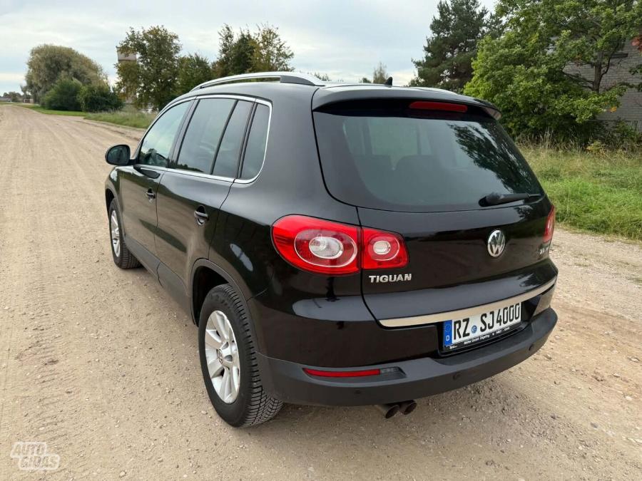 Melns Volkswagen Touran 2009 Mažeikiai, ar dzinēja tilpumu 2.00 L un nobraukumu 174 tūkst. km par 6200 €, foto 7 vietnē AUTOMOTO.COM.LV