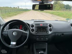 Melns Volkswagen Touran 2009 Mažeikiai, ar dzinēja tilpumu 2.00 L un nobraukumu 174 tūkst. km par 6200 €, foto 24 vietnē AUTOMOTO.COM.LV