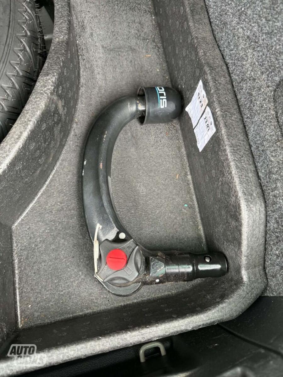 Melns Volkswagen Touran 2009 Mažeikiai, ar dzinēja tilpumu 2.00 L un nobraukumu 174 tūkst. km par 6200 €, foto 26 vietnē AUTOMOTO.COM.LV