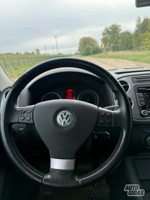 Melns Volkswagen Touran 2009 Mažeikiai, ar dzinēja tilpumu 2.00 L un nobraukumu 174 tūkst. km par 6200 €, foto 29 vietnē AUTOMOTO.COM.LV