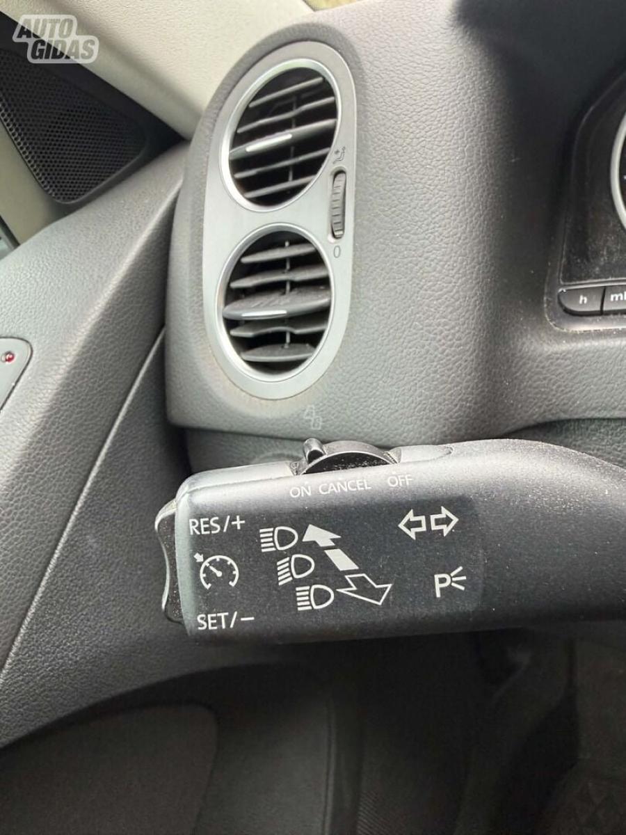 Melns Volkswagen Touran 2009 Mažeikiai, ar dzinēja tilpumu 2.00 L un nobraukumu 174 tūkst. km par 6200 €, foto 30 vietnē AUTOMOTO.COM.LV