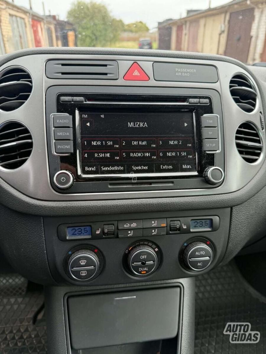 Melns Volkswagen Touran 2009 Mažeikiai, ar dzinēja tilpumu 2.00 L un nobraukumu 174 tūkst. km par 6200 €, foto 32 vietnē AUTOMOTO.COM.LV