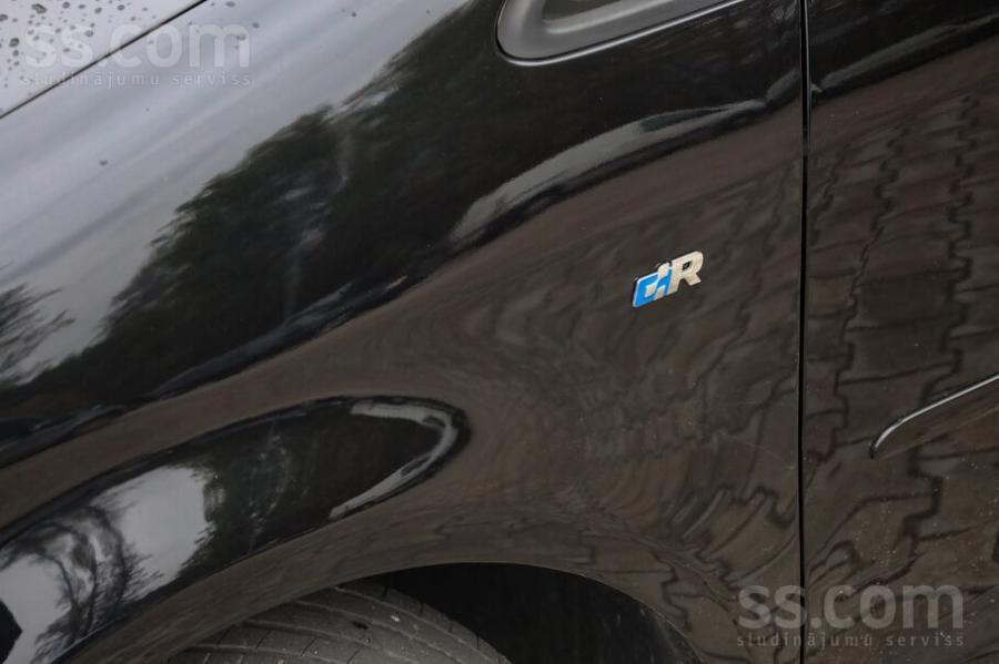 Black Volkswagen Touran 2009 in Riga, with an engine capacity of 2.00 L and mileage of 293 thousand km for 5495 €, photo 3 on AUTOMOTO.COM.LV