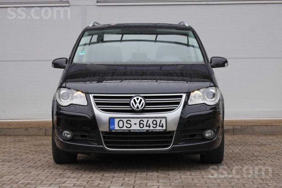 Black Volkswagen Touran 2009 in Riga, with an engine capacity of 2.00 L and mileage of 293 thousand km for 5495 €, photo 4 on AUTOMOTO.COM.LV