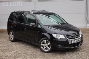 Black Volkswagen Touran 2009 in Riga, with an engine capacity of 2.00 L and mileage of 293 thousand km for 5495 €, photo 5 on AUTOMOTO.COM.LV