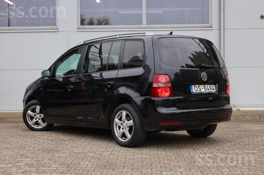 Black Volkswagen Touran 2009 in Riga, with an engine capacity of 2.00 L and mileage of 293 thousand km for 5495 €, photo 6 on AUTOMOTO.COM.LV