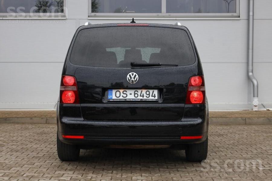 Black Volkswagen Touran 2009 in Riga, with an engine capacity of 2.00 L and mileage of 293 thousand km for 5495 €, photo 7 on AUTOMOTO.COM.LV