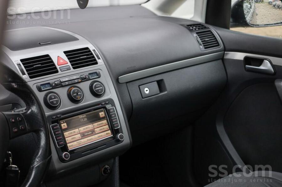 Black Volkswagen Touran 2009 in Riga, with an engine capacity of 2.00 L and mileage of 293 thousand km for 5495 €, photo 12 on AUTOMOTO.COM.LV