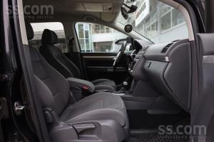 Black Volkswagen Touran 2009 in Riga, with an engine capacity of 2.00 L and mileage of 293 thousand km for 5495 €, photo 16 on AUTOMOTO.COM.LV