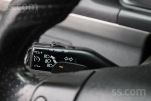 Black Volkswagen Touran 2009 in Riga, with an engine capacity of 2.00 L and mileage of 293 thousand km for 5495 €, photo 19 on AUTOMOTO.COM.LV