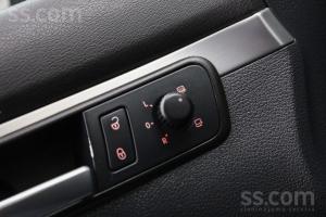 Black Volkswagen Touran 2009 in Riga, with an engine capacity of 2.00 L and mileage of 293 thousand km for 5495 €, photo 21 on AUTOMOTO.COM.LV