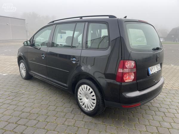 Melns Volkswagen Touran 2009 Raseiniai, ar dzinēja tilpumu 1.90 L un nobraukumu 330 tūkst. km par 1950 €, foto 1 vietnē AUTOMOTO.COM.LV