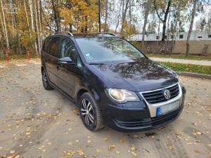 Black Volkswagen Touran 2009 in Vilnius, with an engine capacity of 2.00 L and mileage of 337 thousand km for 1950 €, photo 4 on AUTOMOTO.COM.LV