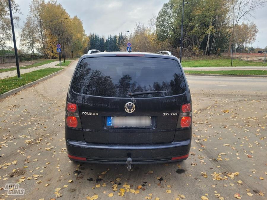Black Volkswagen Touran 2009 in Vilnius, with an engine capacity of 2.00 L and mileage of 337 thousand km for 1950 €, photo 6 on AUTOMOTO.COM.LV