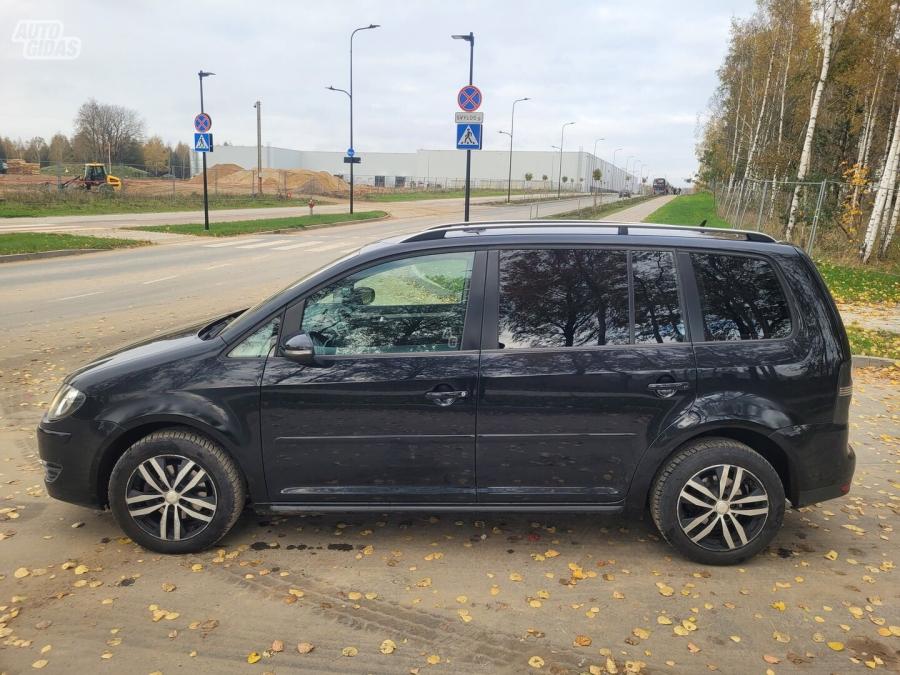Black Volkswagen Touran 2009 in Vilnius, with an engine capacity of 2.00 L and mileage of 337 thousand km for 1950 €, photo 8 on AUTOMOTO.COM.LV