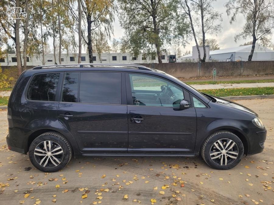 Black Volkswagen Touran 2009 in Vilnius, with an engine capacity of 2.00 L and mileage of 337 thousand km for 1950 €, photo 9 on AUTOMOTO.COM.LV