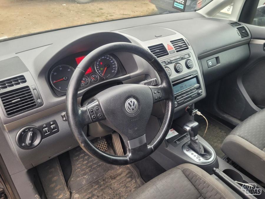 Black Volkswagen Touran 2009 in Vilnius, with an engine capacity of 2.00 L and mileage of 337 thousand km for 1950 €, photo 12 on AUTOMOTO.COM.LV