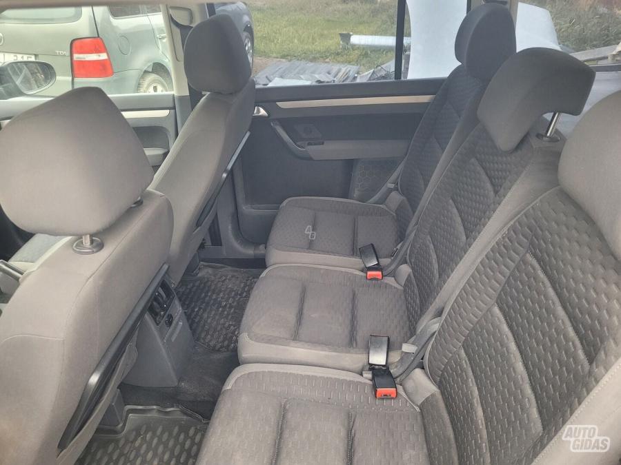 Black Volkswagen Touran 2009 in Vilnius, with an engine capacity of 2.00 L and mileage of 337 thousand km for 1950 €, photo 15 on AUTOMOTO.COM.LV