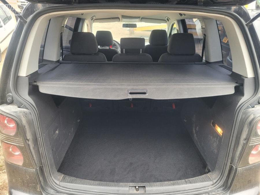 Black Volkswagen Touran 2009 in Vilnius, with an engine capacity of 2.00 L and mileage of 337 thousand km for 1950 €, photo 18 on AUTOMOTO.COM.LV