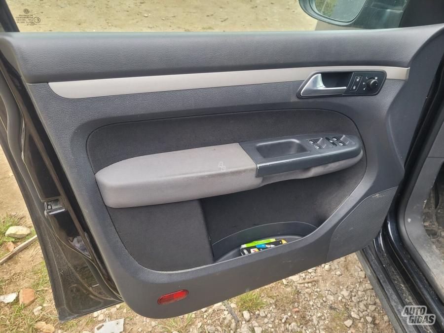 Black Volkswagen Touran 2009 in Vilnius, with an engine capacity of 2.00 L and mileage of 337 thousand km for 1950 €, photo 19 on AUTOMOTO.COM.LV