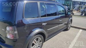 Black Volkswagen Touran 2010 in Riga, with an engine capacity of 1.90 L and mileage of 249 thousand km for 5200 €, photo 3 on AUTOMOTO.COM.LV