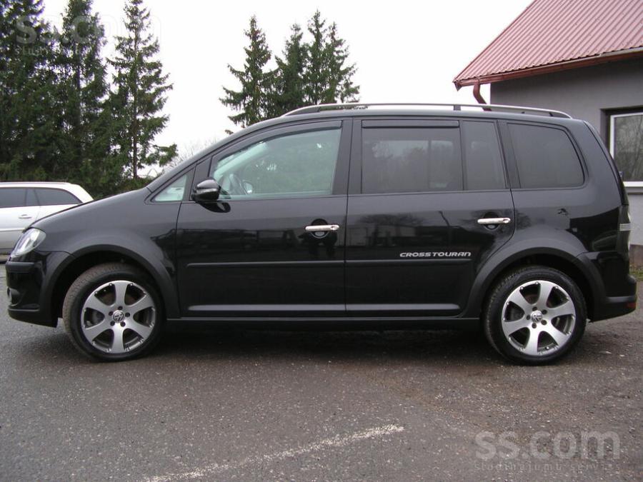 Black Volkswagen Touran 2010 in Riga, with an engine capacity of 1.90 L and mileage of 0 thousand km for 5850 €, photo 8 on AUTOMOTO.COM.LV