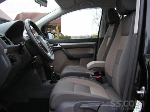 Black Volkswagen Touran 2010 in Riga, with an engine capacity of 1.90 L and mileage of 0 thousand km for 5850 €, photo 16 on AUTOMOTO.COM.LV