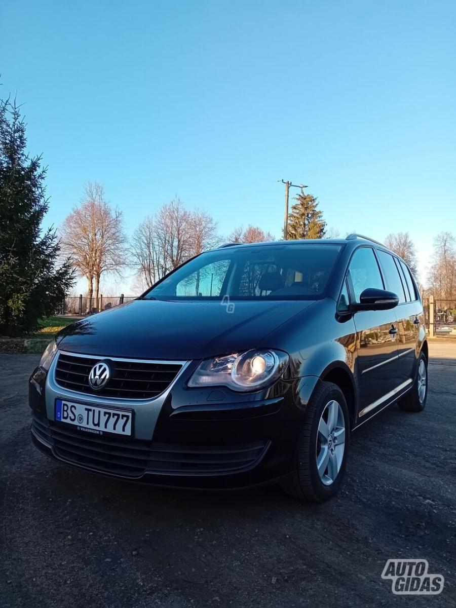 Black Volkswagen Touran 2010 in Vilkaviskis, with an engine capacity of 1.90 L and mileage of 331 thousand km for 4550 €, photo 1 on AUTOMOTO.COM.LV