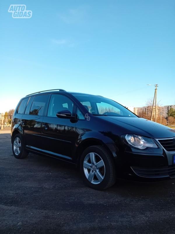 Melns Volkswagen Touran 2010 Vilkaviškis, ar dzinēja tilpumu 1.90 L un nobraukumu 331 tūkst. km par 4550 €, foto 2 vietnē AUTOMOTO.COM.LV