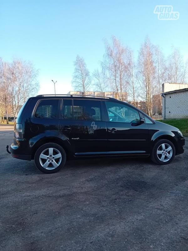 Melns Volkswagen Touran 2010 Vilkaviškis, ar dzinēja tilpumu 1.90 L un nobraukumu 331 tūkst. km par 4550 €, foto 3 vietnē AUTOMOTO.COM.LV