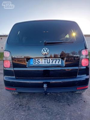 Black Volkswagen Touran 2010 in Vilkaviskis, with an engine capacity of 1.90 L and mileage of 331 thousand km for 4550 €, photo 4 on AUTOMOTO.COM.LV