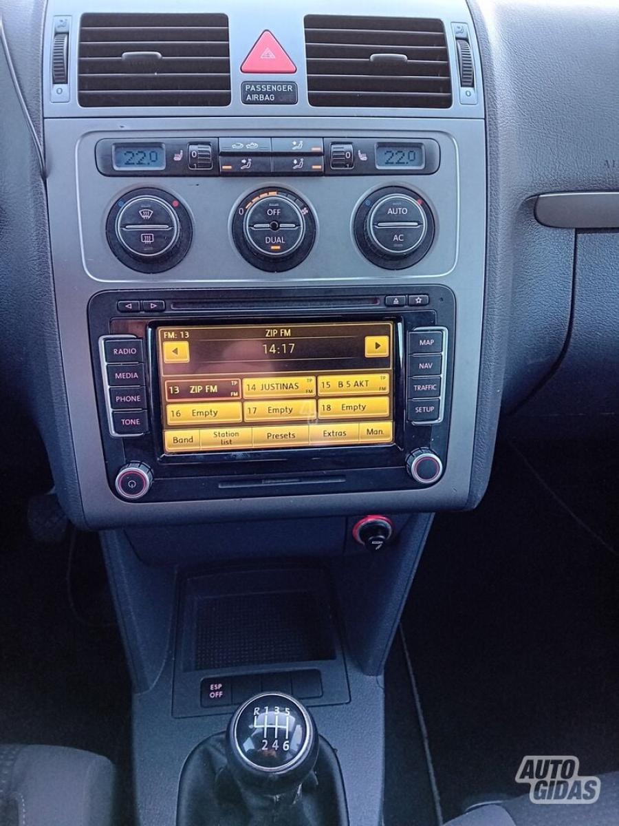 Black Volkswagen Touran 2010 in Vilkaviskis, with an engine capacity of 1.90 L and mileage of 331 thousand km for 4550 €, photo 13 on AUTOMOTO.COM.LV