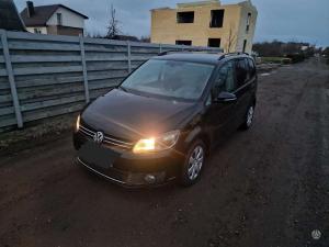 Melns Volkswagen Touran 2010 Panevēža, ar dzinēja tilpumu 1.60 L un nobraukumu 317 tūkst. km par 3600 €, foto  vietnē AUTOMOTO.COM.LV