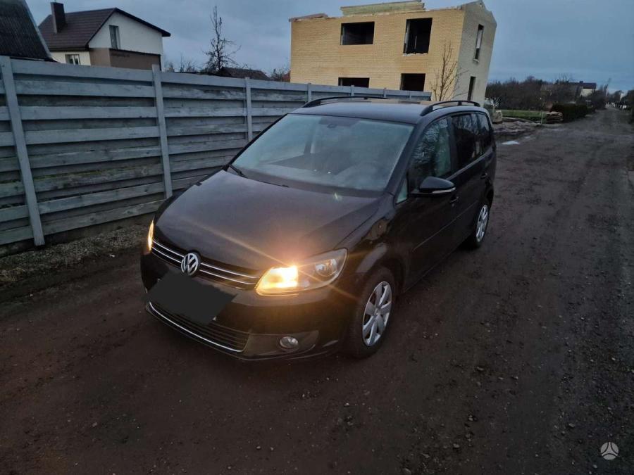 Black Volkswagen Touran 2010 in Panevezys, with an engine capacity of 1.60 L and mileage of 317 thousand km for 3600 €, photo 1 on AUTOMOTO.COM.LV