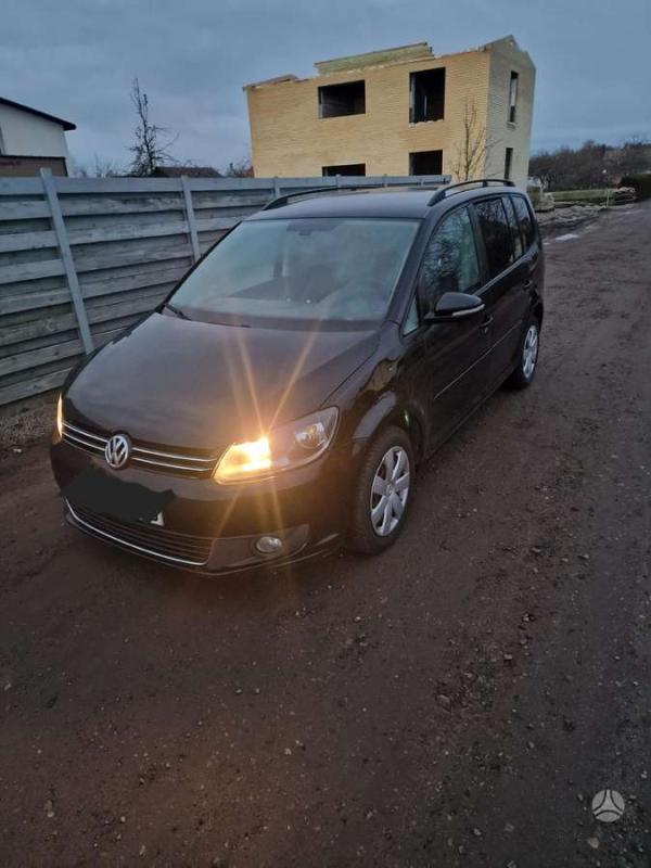 Melns Volkswagen Touran 2010 Panevēža, ar dzinēja tilpumu 1.60 L un nobraukumu 317 tūkst. km par 3600 €, foto 2 vietnē AUTOMOTO.COM.LV