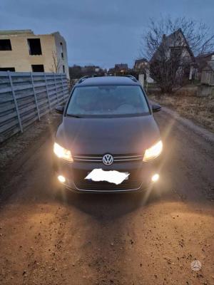 Black Volkswagen Touran 2010 in Panevezys, with an engine capacity of 1.60 L and mileage of 317 thousand km for 3600 €, photo 3 on AUTOMOTO.COM.LV