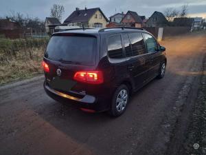 Black Volkswagen Touran 2010 in Panevezys, with an engine capacity of 1.60 L and mileage of 317 thousand km for 3600 €, photo 6 on AUTOMOTO.COM.LV