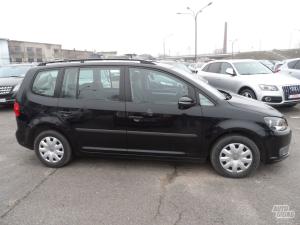 Black Volkswagen Touran 2010 in Klaipeda, with an engine capacity of 1.60 L and mileage of 210 thousand km for 4999 €, photo 8 on AUTOMOTO.COM.LV