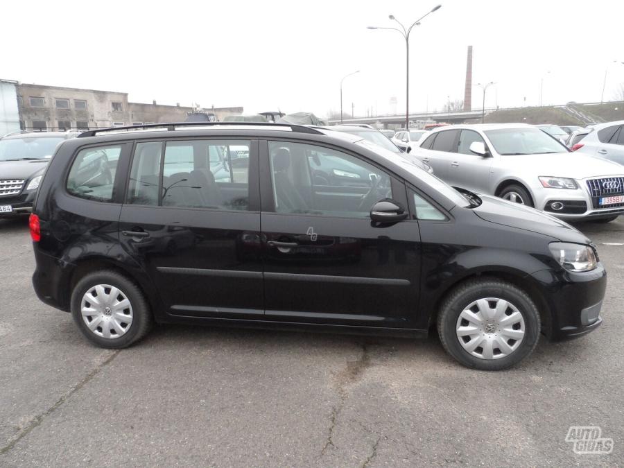 Black Volkswagen Touran 2010 in Klaipeda, with an engine capacity of 1.60 L and mileage of 210 thousand km for 4999 €, photo 8 on AUTOMOTO.COM.LV