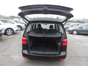 Black Volkswagen Touran 2010 in Klaipeda, with an engine capacity of 1.60 L and mileage of 210 thousand km for 4999 €, photo 16 on AUTOMOTO.COM.LV