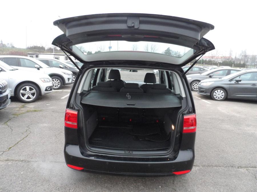 Black Volkswagen Touran 2010 in Klaipeda, with an engine capacity of 1.60 L and mileage of 210 thousand km for 4999 €, photo 16 on AUTOMOTO.COM.LV