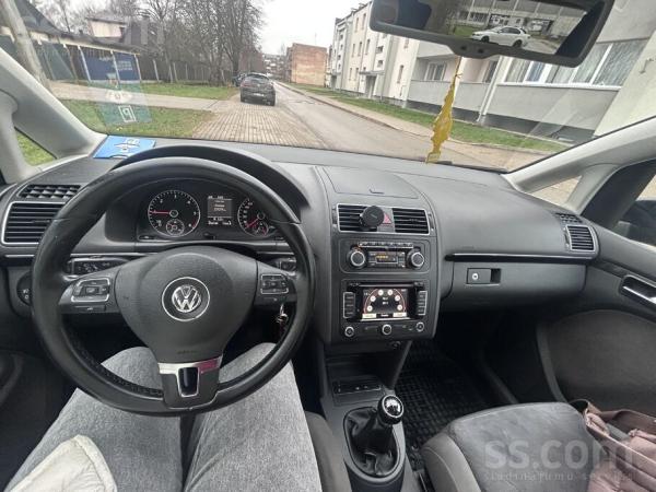 Black Volkswagen Touran 2010 in Riga, with an engine capacity of 2.00 L and mileage of 310 thousand km for 4000 €, photo 8 on AUTOMOTO.COM.LV