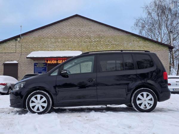 Black Volkswagen Touran 2010 in Taurage, with an engine capacity of 1.60 L and mileage of 184 thousand km for 4800 €, photo 5 on AUTOMOTO.COM.LV