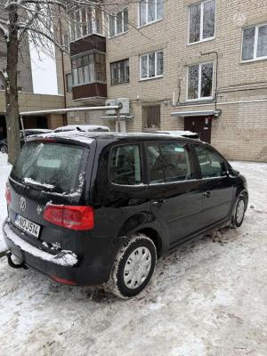 Melns Volkswagen Touran 2010 Panevēža, ar dzinēja tilpumu 1.60 L un nobraukumu 226 tūkst. km par 5000 €, foto  vietnē AUTOMOTO.COM.LV