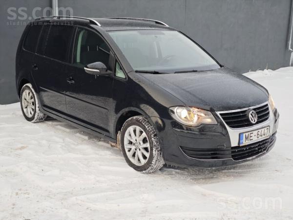 Black Volkswagen Touran 2010 in Ogre, with an engine capacity of 1.90 L and mileage of 233 thousand km for 3999 €, photo 1 on AUTOMOTO.COM.LV