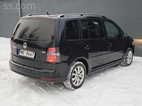 Black Volkswagen Touran 2010 in Ogre, with an engine capacity of 1.90 L and mileage of 233 thousand km for 3999 €, photo 5 on AUTOMOTO.COM.LV