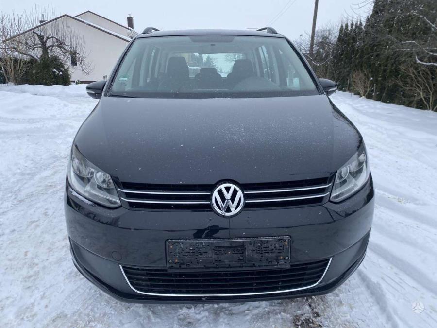 Melns Volkswagen Touran 2010 Biržai, ar dzinēja tilpumu 1.60 L un nobraukumu 314 tūkst. km par 3950 €, foto 2 vietnē AUTOMOTO.COM.LV