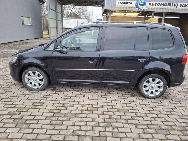 Melns Volkswagen Touran 2010 Marijampole, ar dzinēja tilpumu 1.97 L un nobraukumu 320 tūkst. km par 4999 €, foto 4 vietnē AUTOMOTO.COM.LV
