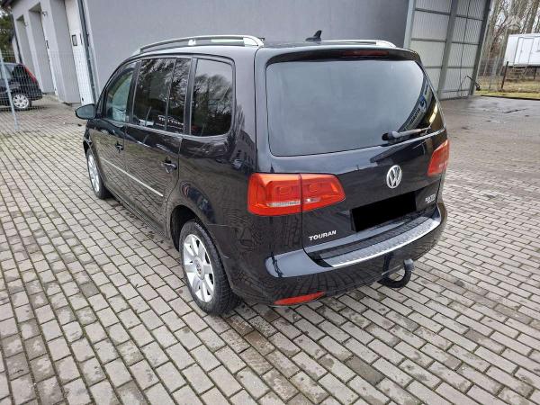 Melns Volkswagen Touran 2010 Marijampole, ar dzinēja tilpumu 1.97 L un nobraukumu 320 tūkst. km par 4999 €, foto 5 vietnē AUTOMOTO.COM.LV
