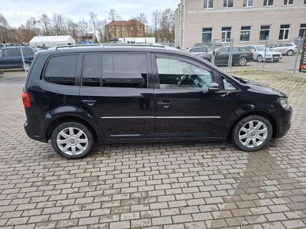 Melns Volkswagen Touran 2010 Marijampole, ar dzinēja tilpumu 1.97 L un nobraukumu 320 tūkst. km par 4999 €, foto 8 vietnē AUTOMOTO.COM.LV